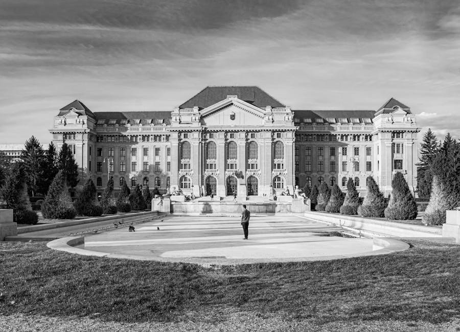 Large Colleges: Pros, Cons, and Whether They're Right for You